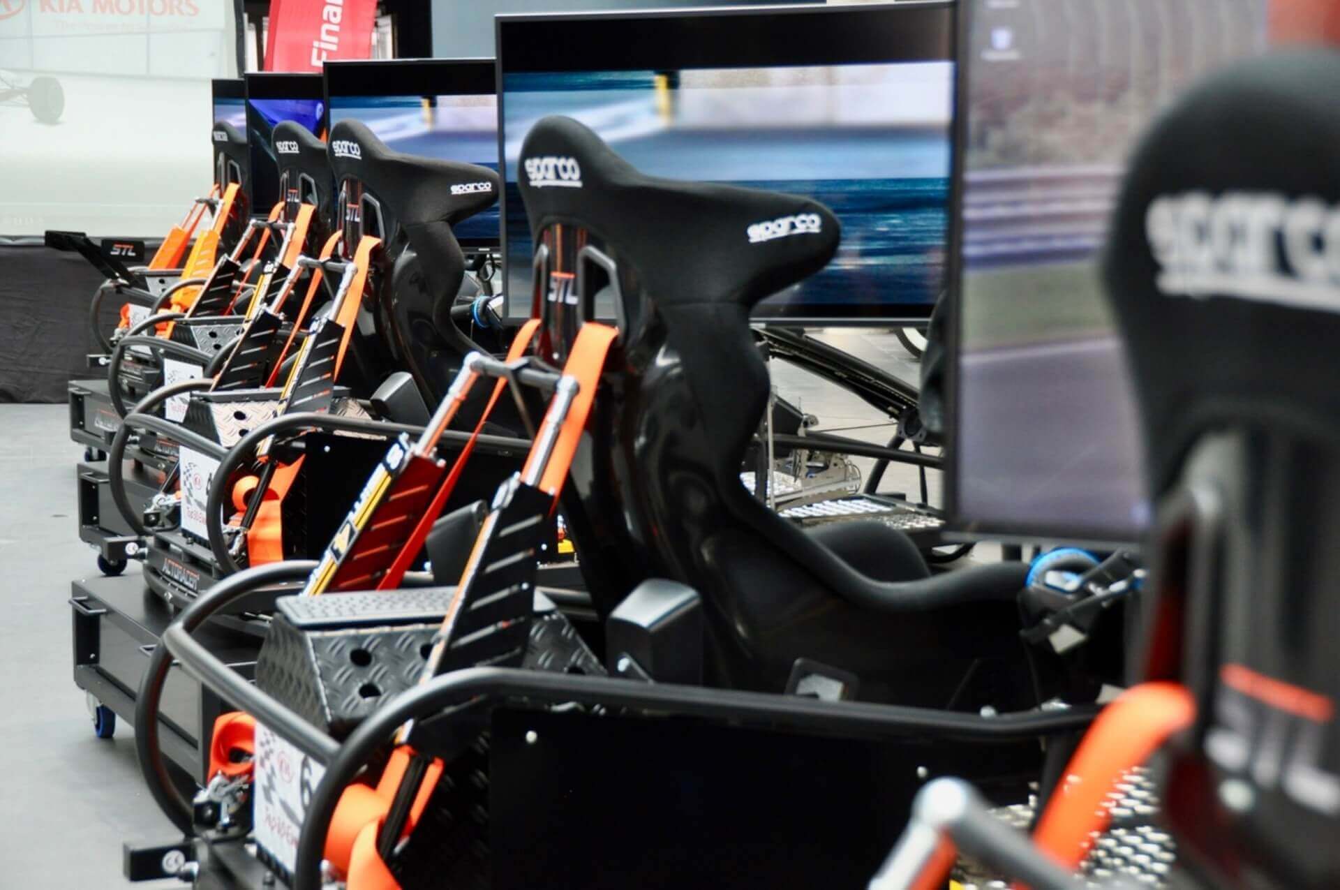 sim4race e-motorsport Renn-Simulation und Simulatoren | Center eröffnen